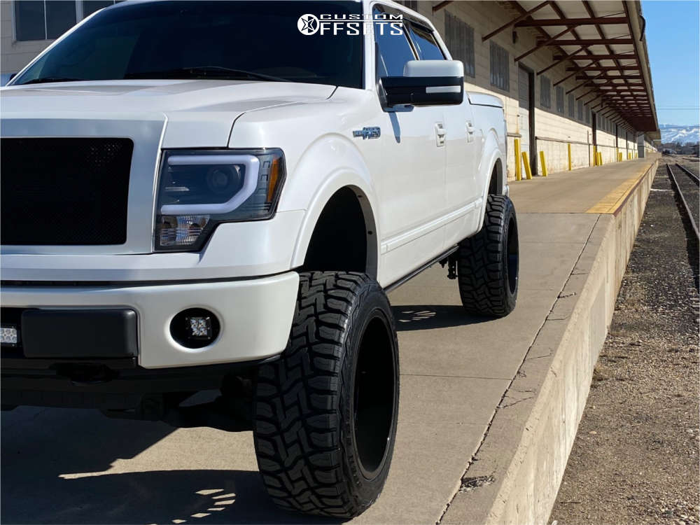 2010 Ford F-150 with 22x12 -44 V-Rock Anvil and 35/12.5R22 Toyo Tires ...