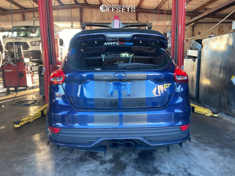 2016 Ford Focus with 18x8.5 30 STR 514 and 245/40R18 Ironman Imove and ...