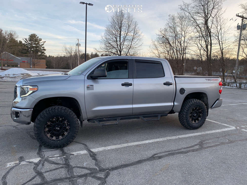 2018 Toyota Tundra with 18x9 18 XD Hoss 2 and 285/75R18 Maxxis Razr Mt ...