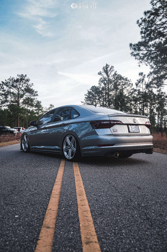 2019 Volkswagen Jetta with 19x9 35 OEM Wheels Peelers and 235/35R19 ...