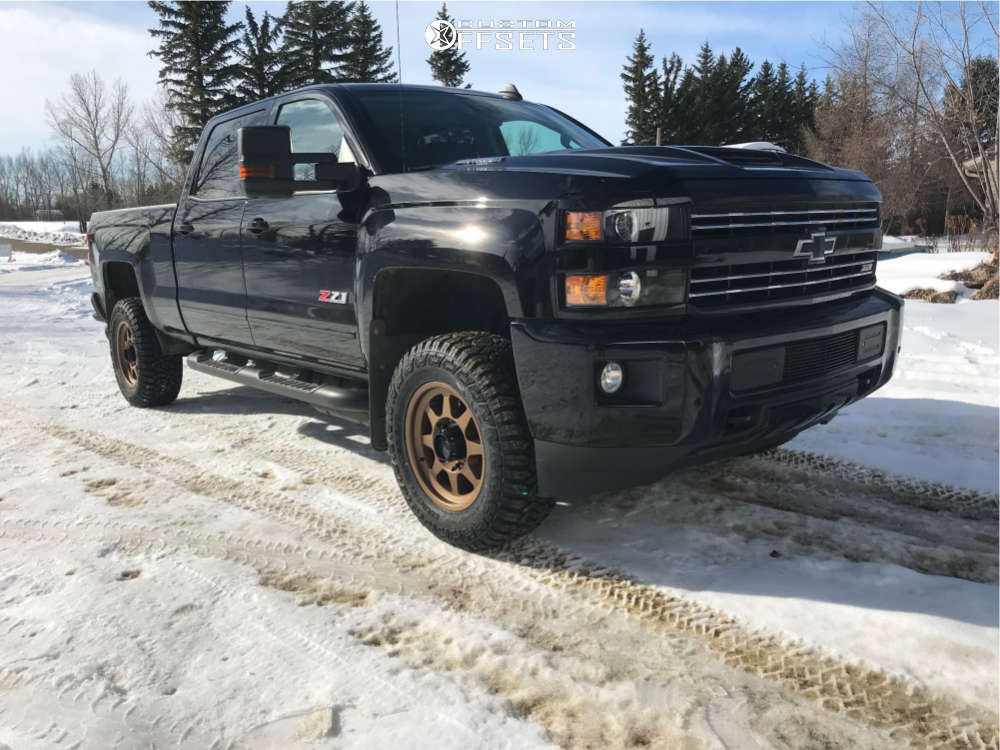 2019 Chevrolet Silverado 2500 HD with 18x9 18 Method Mr701 and 33/12.5R18 Fury Offroad Country ...