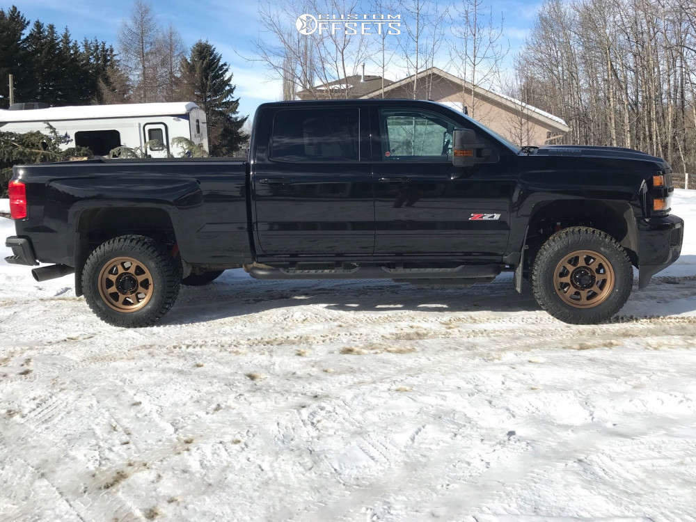 2019 Chevrolet Silverado 2500 HD with 18x9 18 Method Mr701 and 33/12 ...