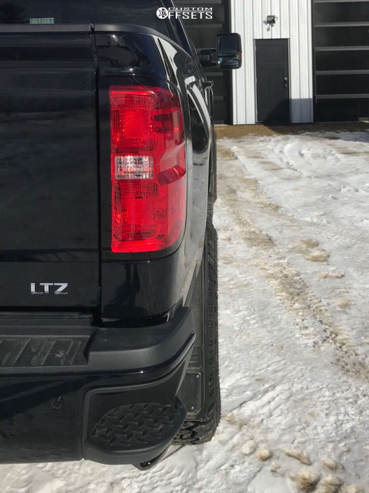 2019 Chevrolet Silverado 2500 HD with 18x9 18 Method Mr701 and 33/12.5R18 Fury Offroad Country ...