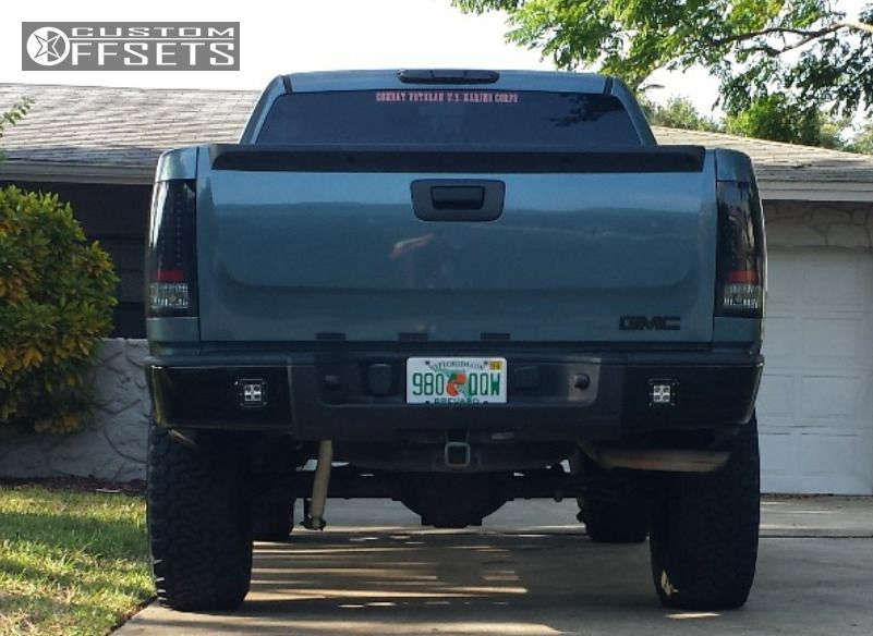 2007 GMC Sierra 1500 with 20x9 0 XD Misfit and 35/12.5R20 BFGoodrich ...