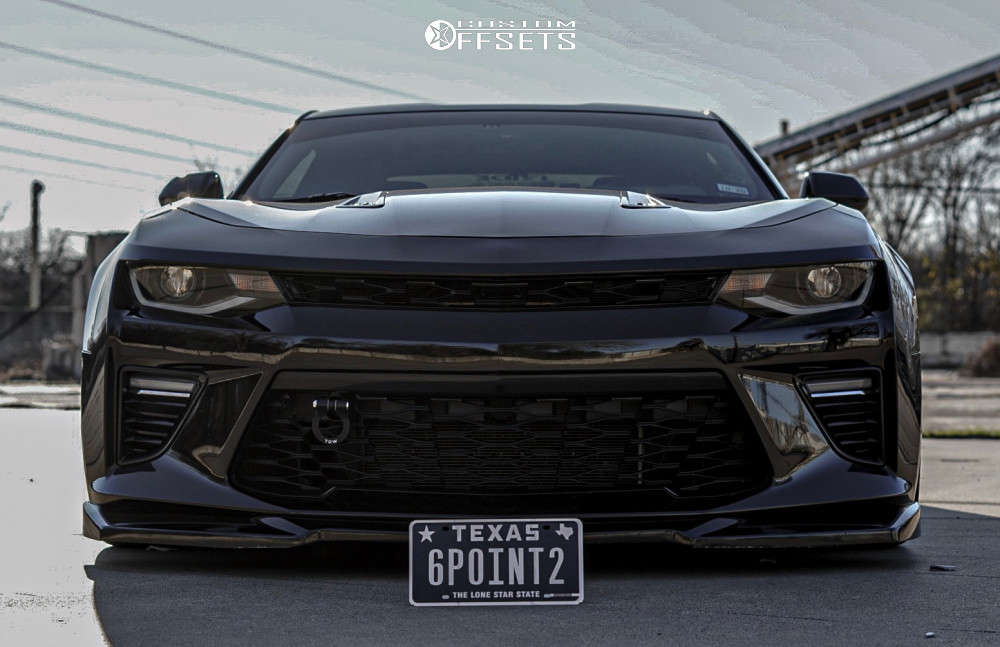 2018 Chevrolet Camaro with 20x10 40 Variant Xenon and 285/30R20 ...