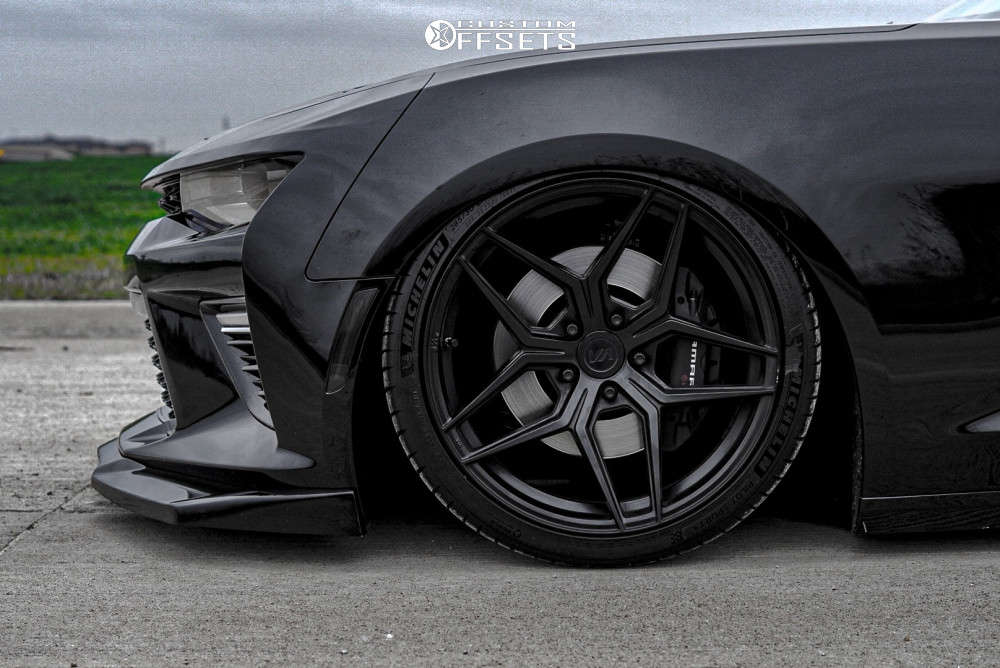 2018 Chevrolet Camaro with 20x10 40 Variant Xenon and 285/30R20 ...