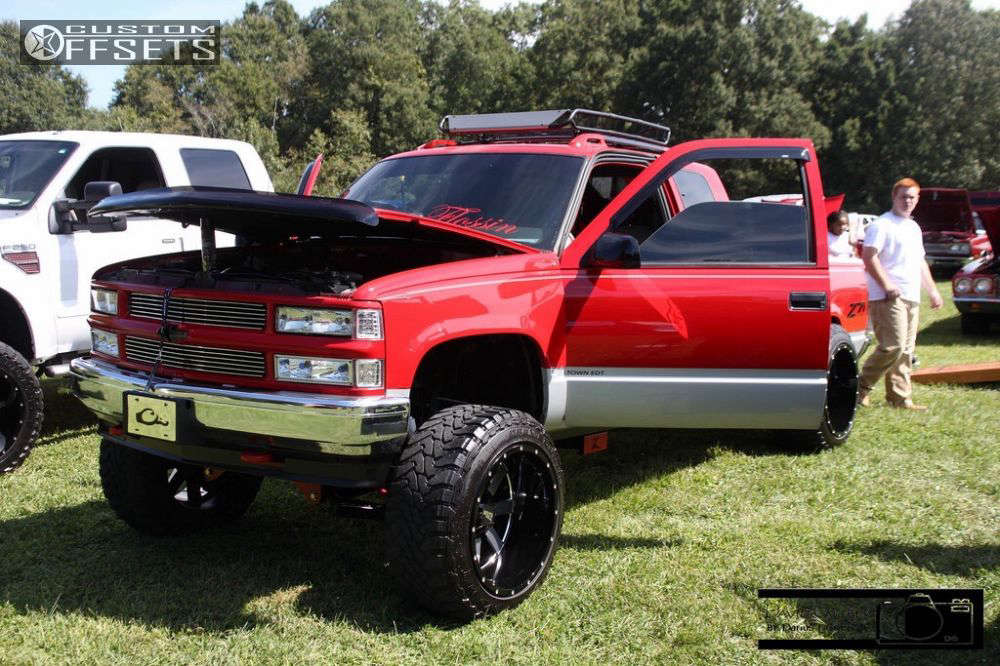 1996 Chevrolet K1500 with 22x14 -76 Moto Metal MO962 and 35/12.5R22 ...