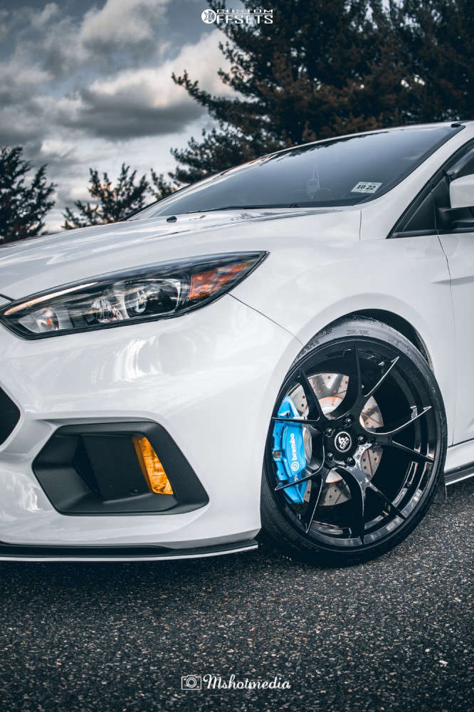 2017 Ford Focus with 19x9.5 42 Project 6GR 6GR 10spoke and 255/35R19 ...