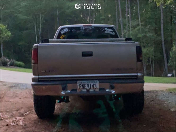 2000 Chevrolet S10 with 15x10 -39 Vision D Window and 31/10.5R15 ...