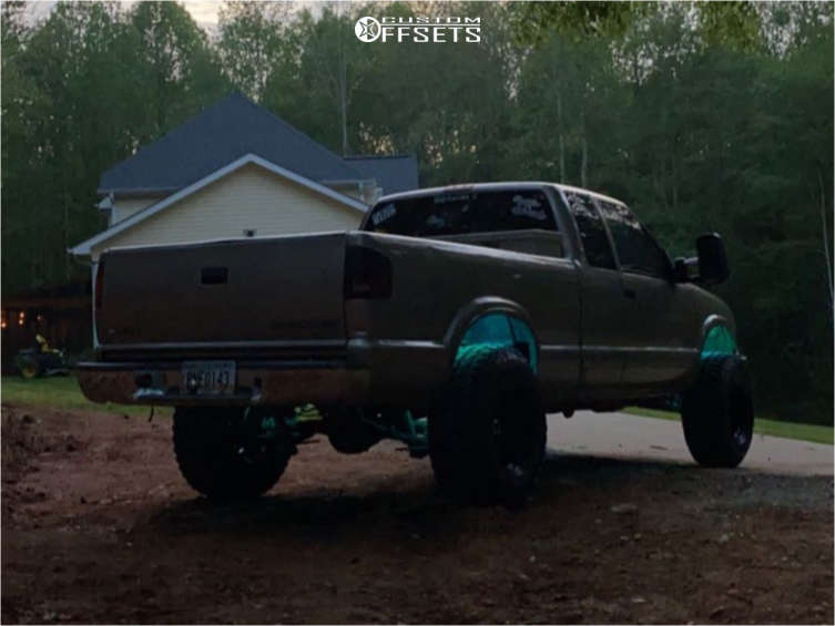 2000 Chevrolet S10 with 15x10 -39 Vision D Window and 31/10.5R15 ...