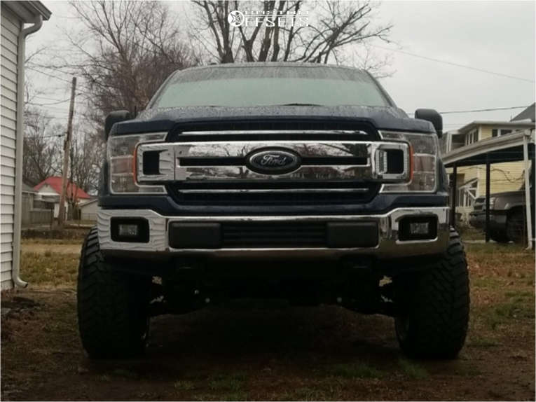 2018 Ford F-150 with 22x12 -51 Fuel Forged Ff45 and 33/12.5R22 Atturo ...