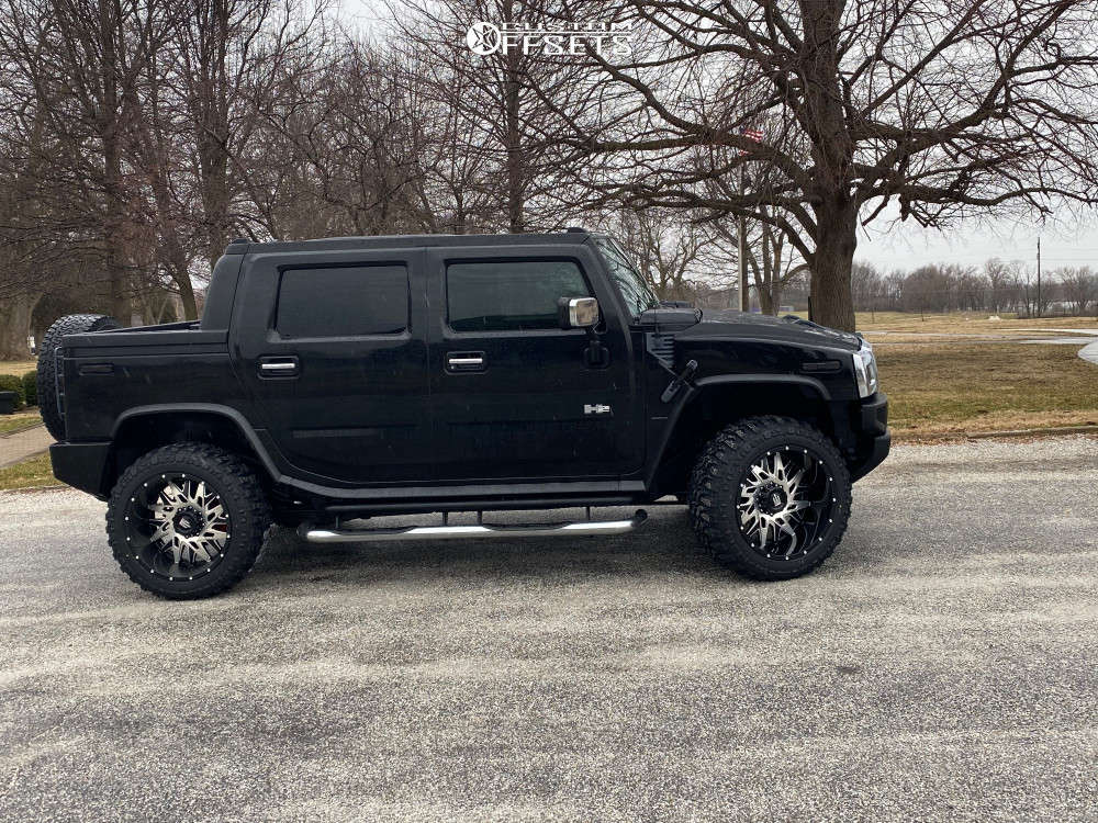 2005 Hummer H2 with 22x12 -44 American Truxx Dna and 35/12.5R22 Federal ...