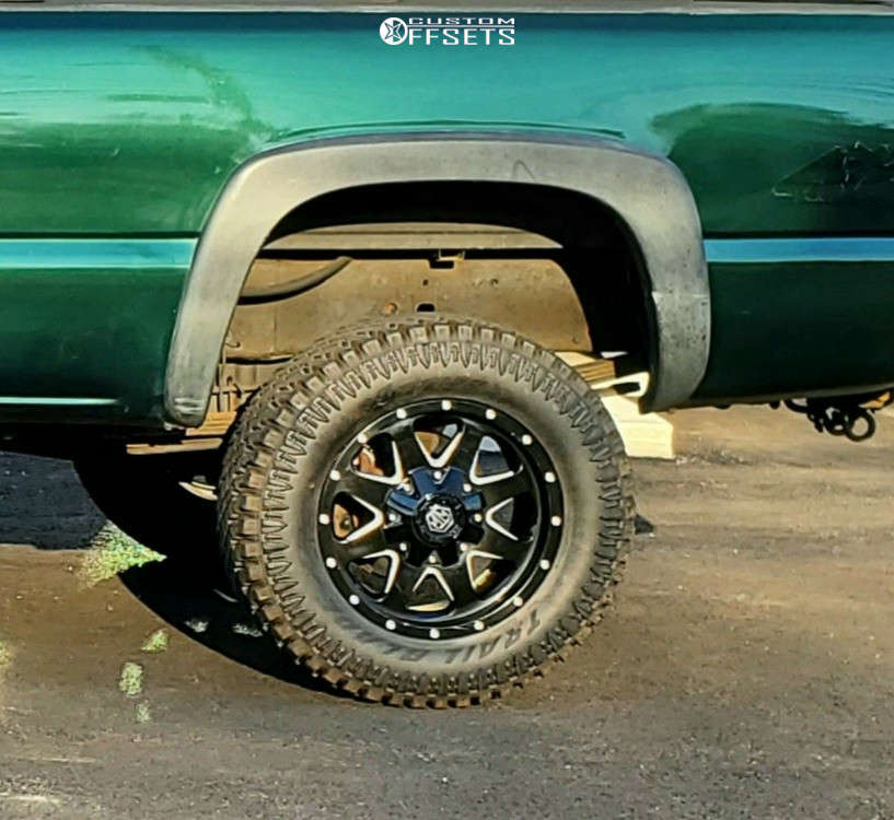 2005 Chevrolet Silverado 2500 HD with 18x9 18 Mayhem Tank 8040 and 33/ ...