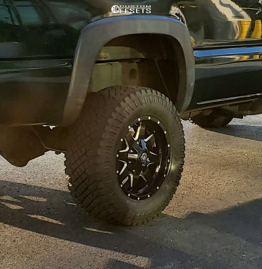 2005 Chevrolet Silverado 2500 HD with 18x9 18 Mayhem Tank 8040 and 33/ ...