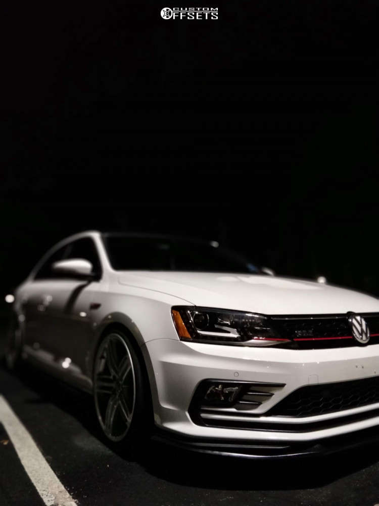 2016 Volkswagen Jetta with 19x9 52 OEM Wheels Peelers and 215/35R19 ...