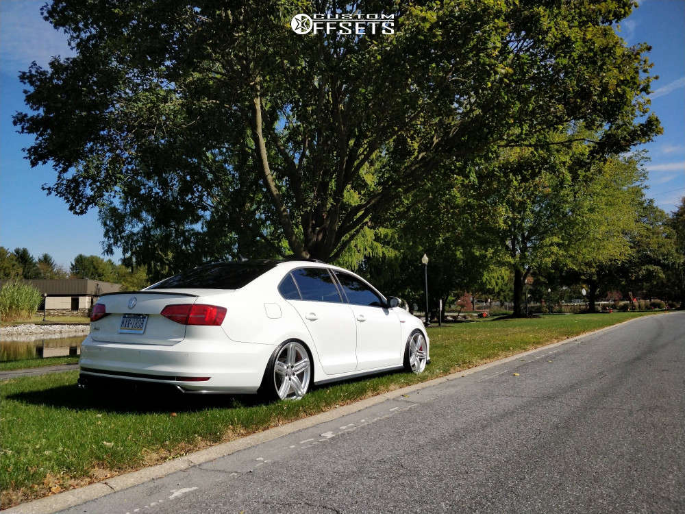 2016 Volkswagen Jetta with 19x9 52 OEM Wheels Peelers and 215/35R19 ...