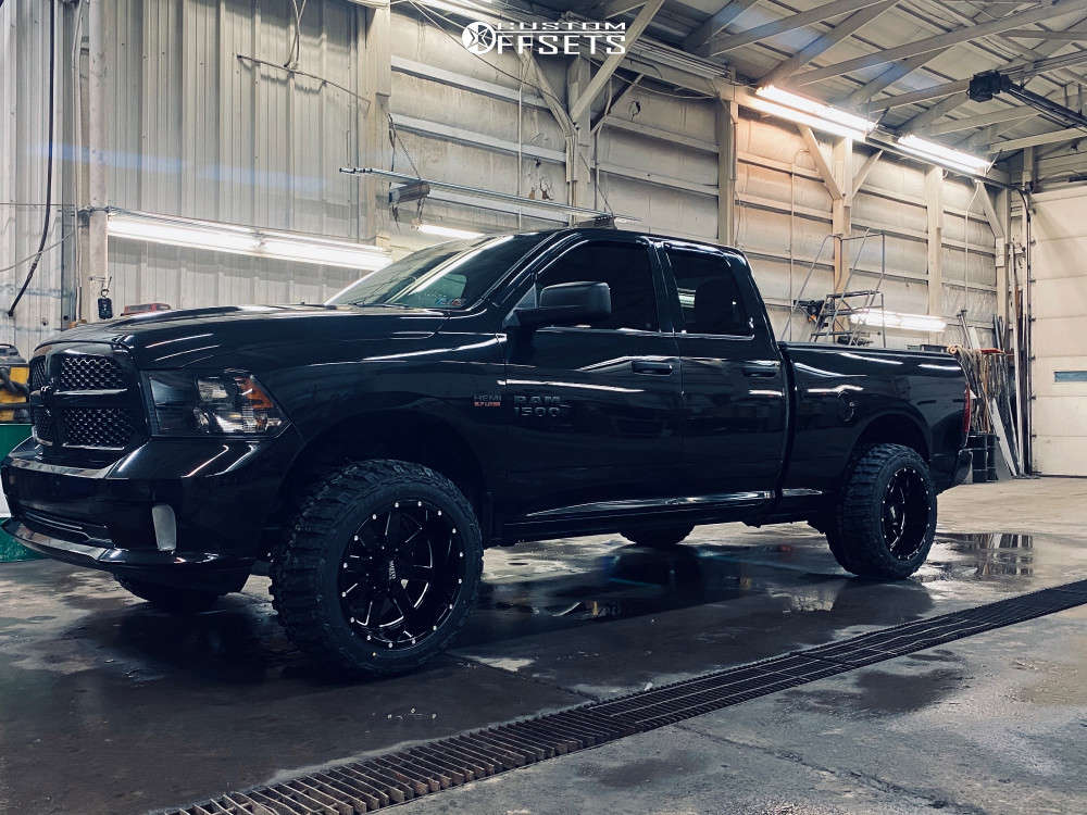 2017 Ram 1500 with 20x12 -44 Moto Metal Mo962 and 33/12.5R20 Federal ...