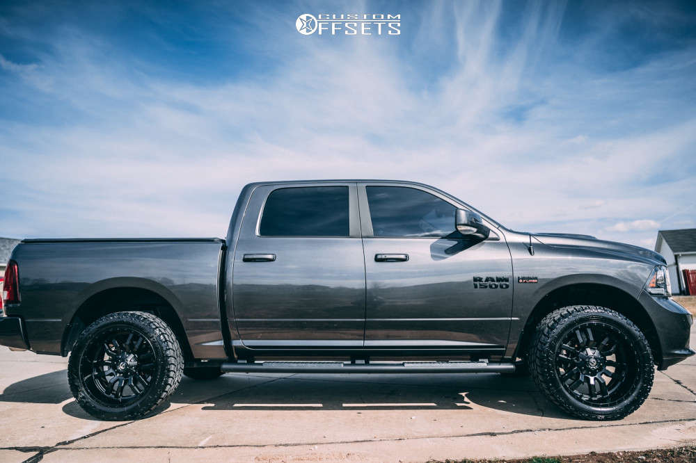 2018 Ram 1500 with 22x10 -19 Fuel Sledge and 33/12.5R22 Toyo Tires Open ...