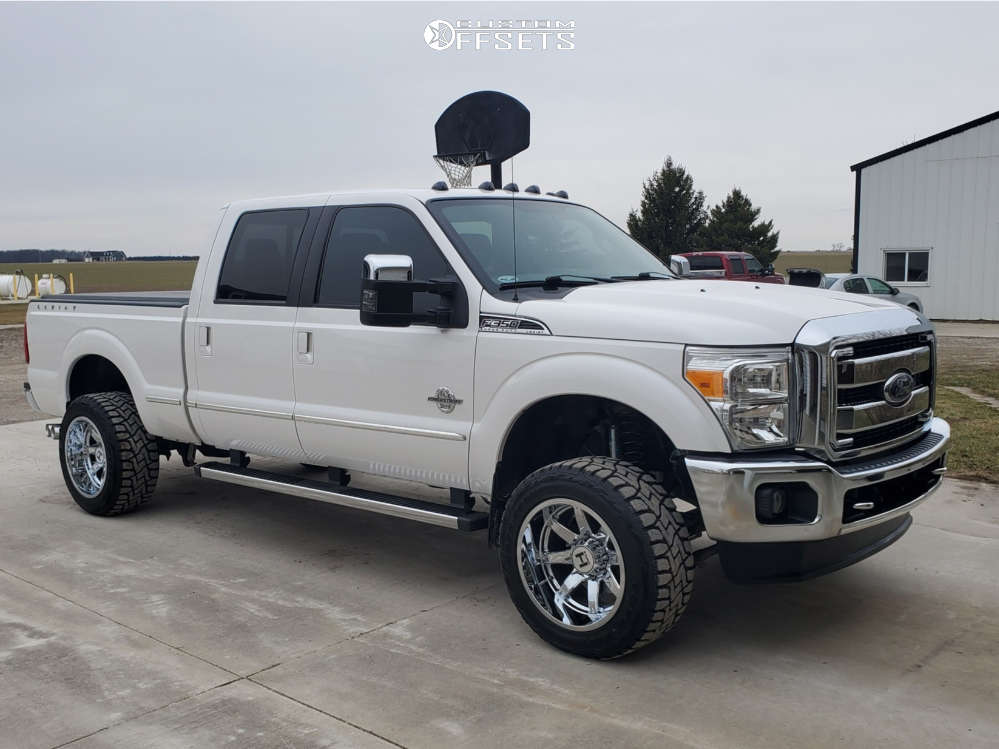 2015 Ford F-350 Super Duty with 20x12 -44 Hostile Alpha and 33/12.5R20 ...