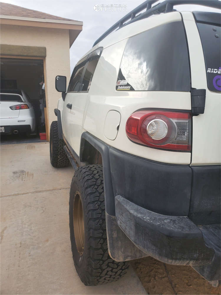 2012 Toyota FJ Cruiser with 17x10 -18 Fuel Shok and 315/70R17 ...