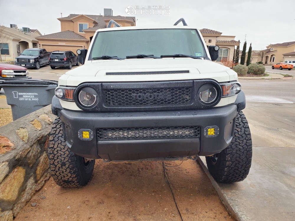 2012 Toyota FJ Cruiser with 17x10 -18 Fuel Shok and 315/70R17 ...
