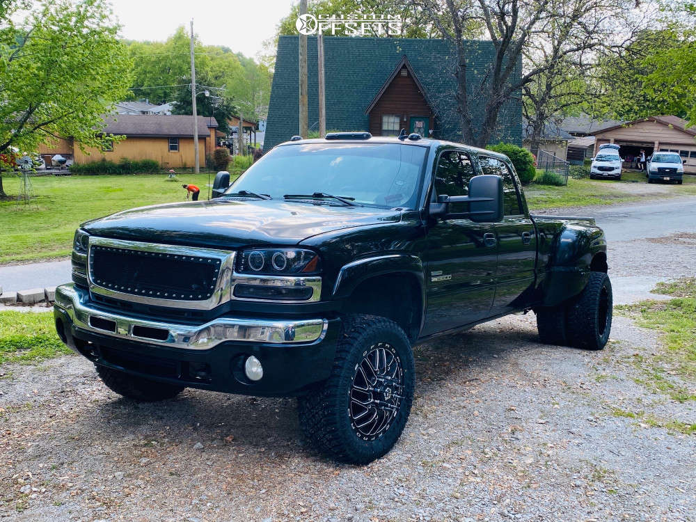 2006 GMC Sierra 3500 with 20x8.25 -198 TIS 544BM and 33/12.5R20 Atturo ...