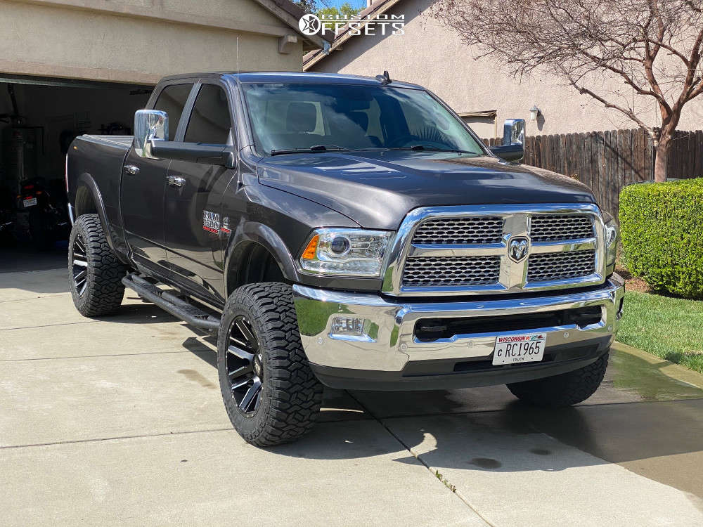 2018 Ram 2500 with 20x10 -24 Moto Metal Razor and 35/12.5R20 Fury ...