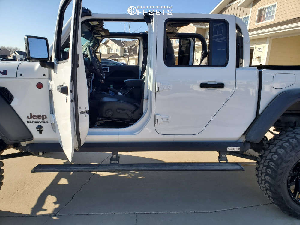 2020 Jeep Gladiator with 22x12 -44 Fuel Blitz and 37/13.5R22 Gladiator ...