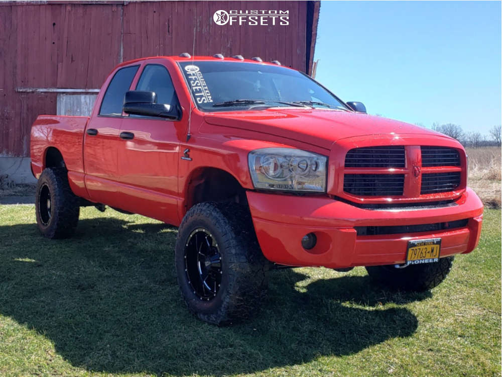 2007 Dodge Ram 2500 with 18x10 -24 Moto Metal Mo962 and 35/11.5R18 ...