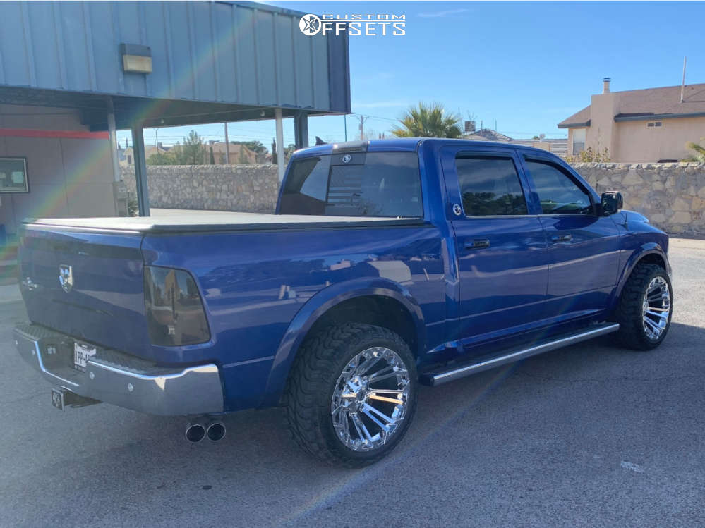 2017 Ram 1500 with 22x12 -44 Savage Sa13 and 33/12.5R22 Red Dirt Road M ...