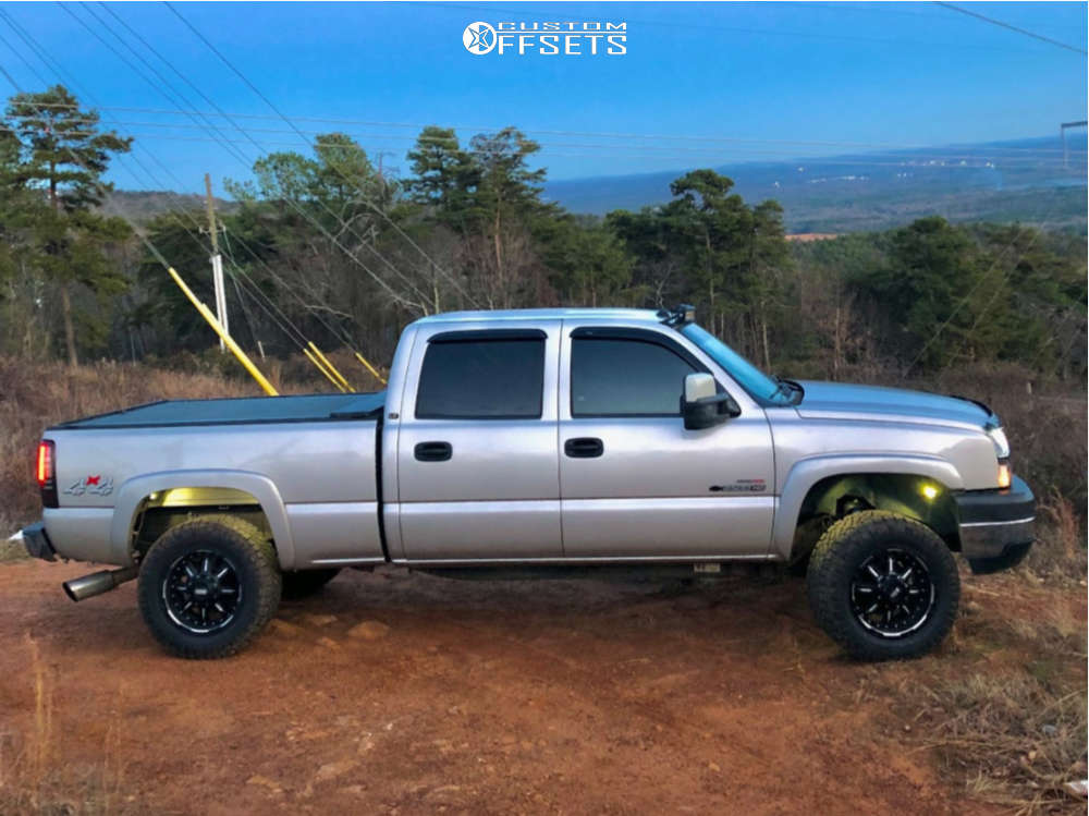2004 Chevrolet Silverado 2500 HD with 18x9 0 Grid Gd10 and 33/12.5R18 ...