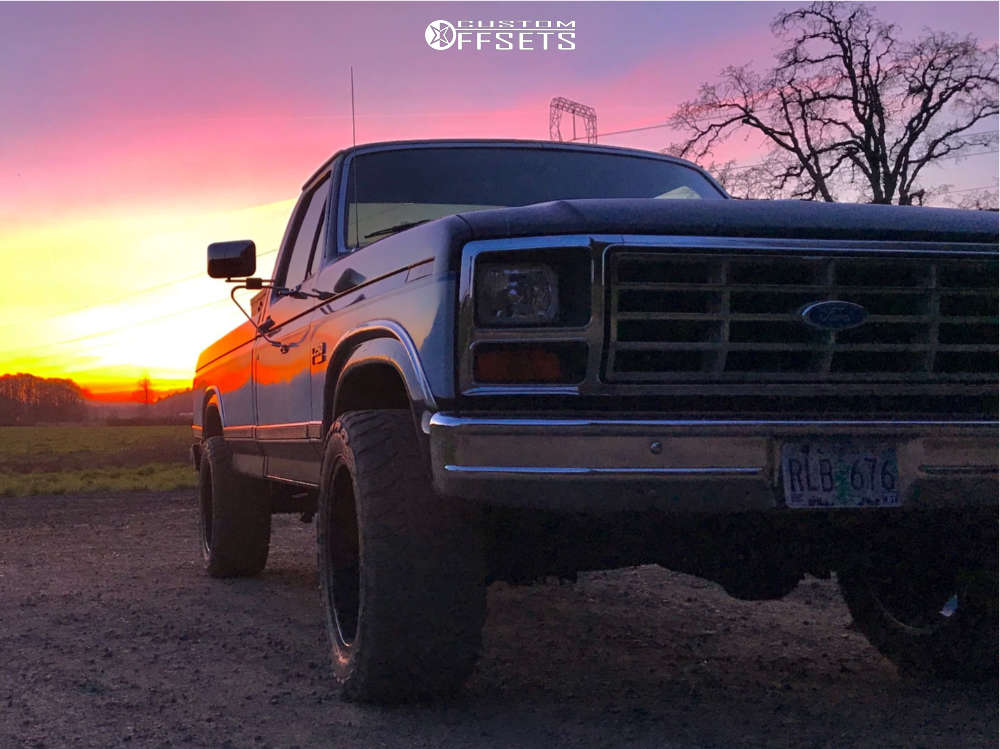 1985 Ford F-250 with 20x10 -25 MB Wheels Gunner 8 and 33/12.5R20 Toyo ...
