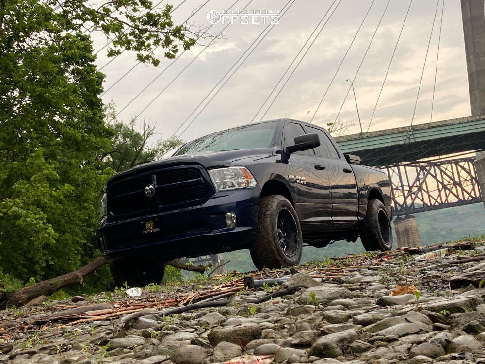 2015 Ram 1500 with 20x10 -25 Ultra Hunter and 275/60R20 Mastercraft ...