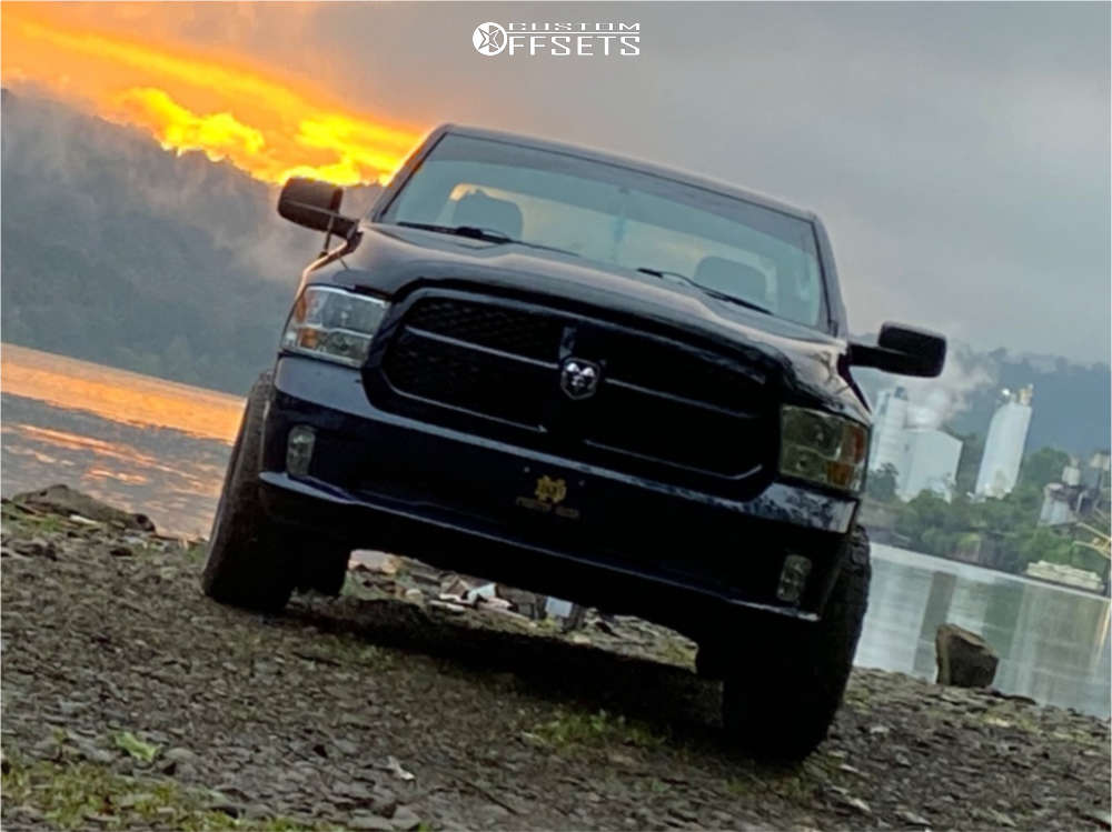 2015 Ram 1500 with 20x10 -25 Ultra Hunter and 275/60R20 Mastercraft ...