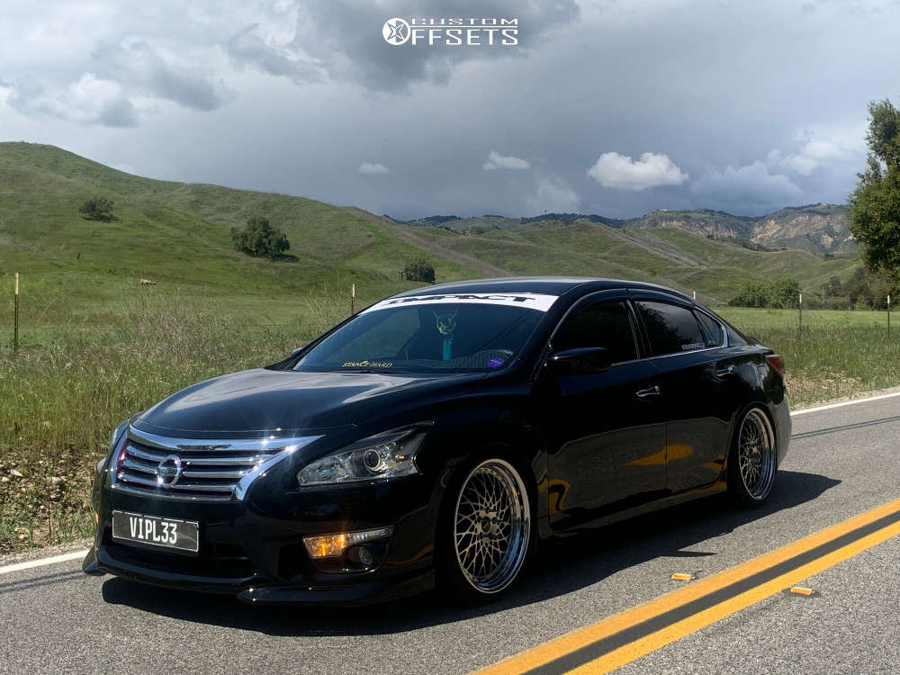 2015 Nissan Altima with 20x9 35 Vertini Hellfire and 225/35R20 Atlas ...