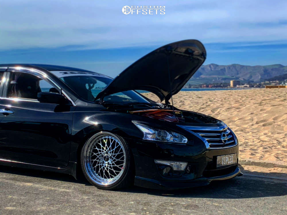 2015 Nissan Altima with 20x9 35 Vertini Hellfire and 225/35R20 Atlas ...