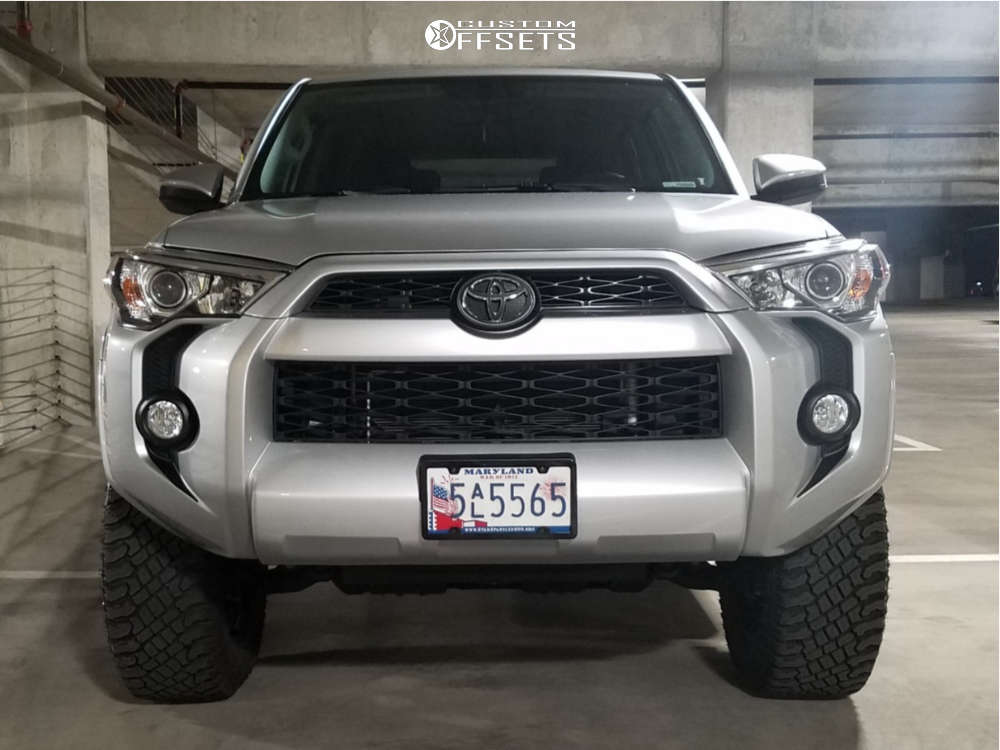 2019 Toyota 4Runner with 20x9 Fuel Maverick and 33/12.5R20 Atturo Trail ...