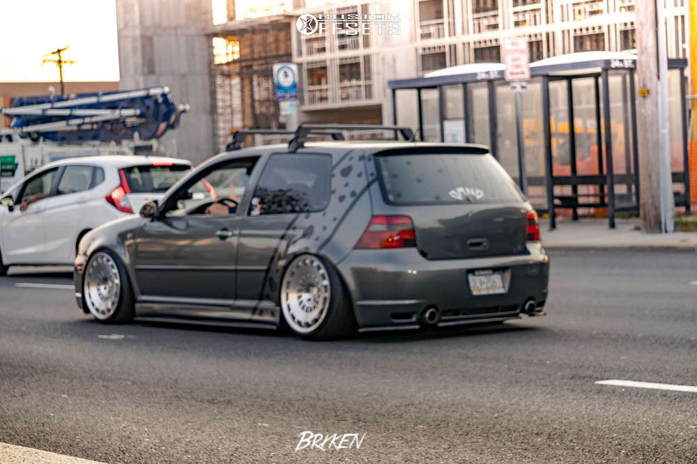 2004 Volkswagen R32 with 18x9.5 25 Rotiform Ccv and 205/40R18 Nitto Neo ...