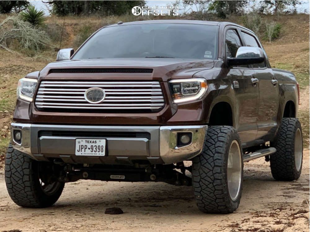 2017 Toyota Tundra with 22x12 -51 Fuel Forged Ff29 and 35/12.5R22 Nitto ...