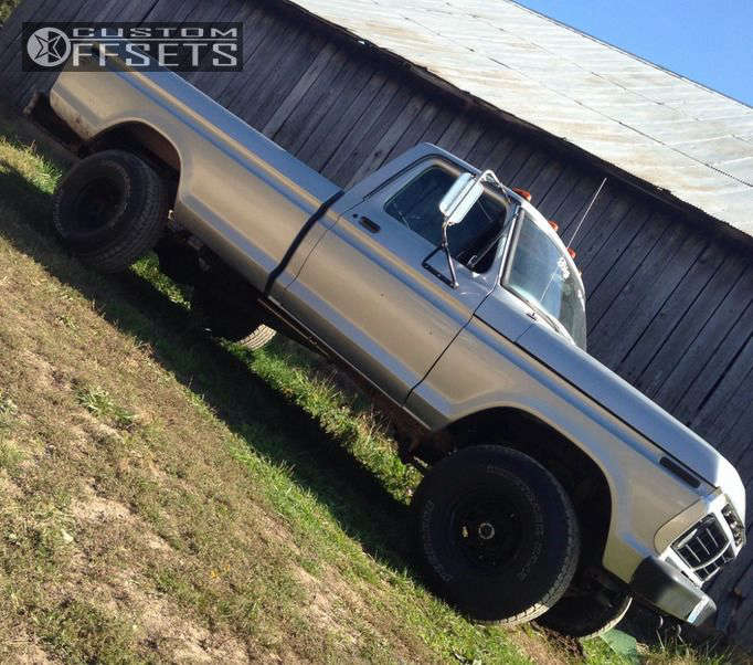 1974 Ford F-250 with 15x10 -76 Pro Comp Series 52 and 33/12.5R15 ...