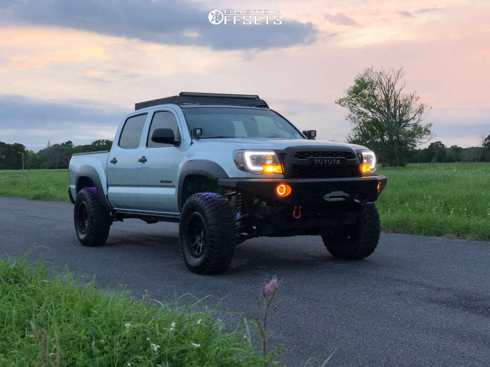 2010 Toyota Tacoma with 16x8 1 Fuel Vector and 285/75R16 Maxxis ...