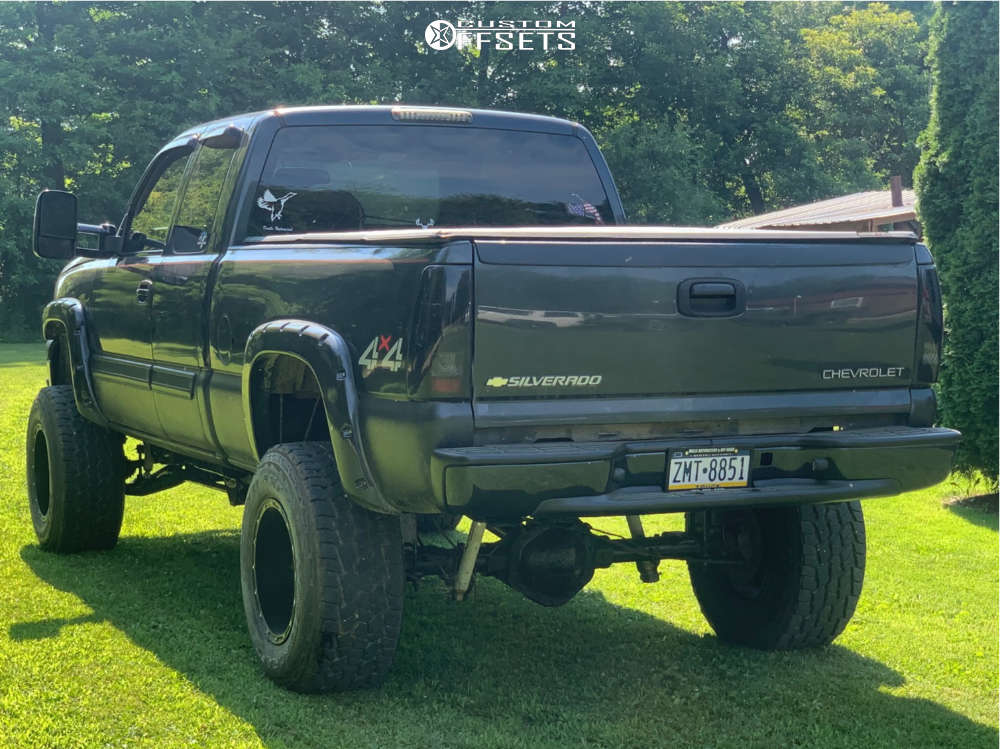 2004 Chevrolet Silverado 2500 HD with 18x12 -44 Fuel Hostage and 35/12 ...