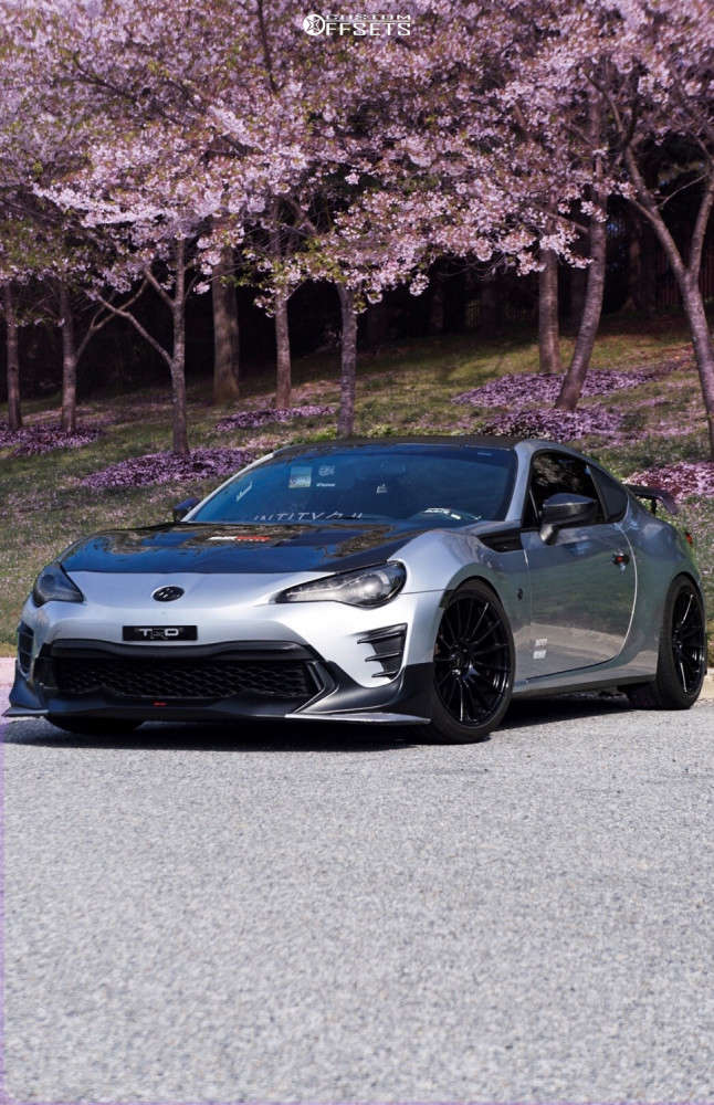 2017 Toyota 86 with 18x9.5 38 Ambit Re02 and 245/40R18 Michelin Pilot ...
