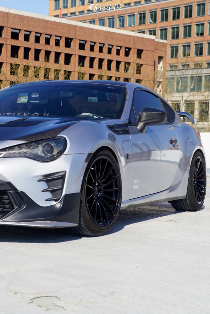 2017 Toyota 86 with 18x9.5 38 Ambit Re02 and 245/40R18 Michelin Pilot ...