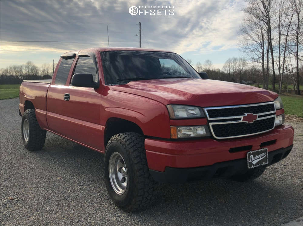 2007 Chevrolet Silverado 1500 Classic with 16x10 -32 Pacer Lt and 285 ...