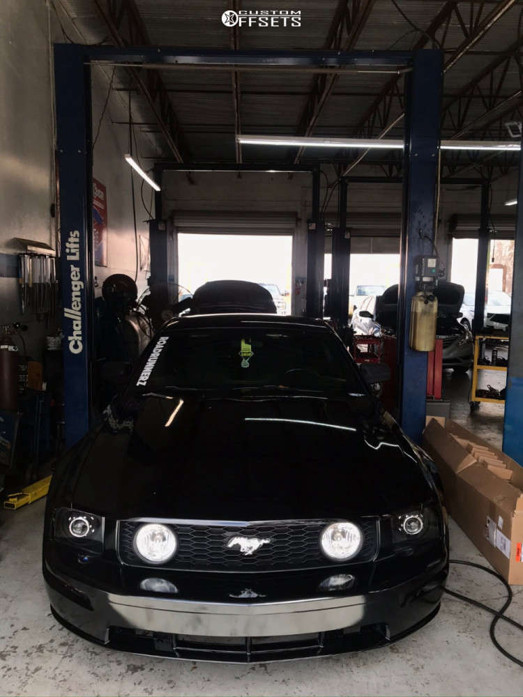 2007 Ford Mustang with 18x8 45 Advanti Racing Rasato and 235/40R18 ...