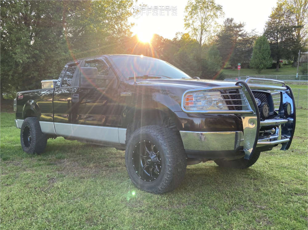 2005 Ford F-150 with 18x10 -24 Moto Metal Mo970 and 275/70R18 Falken ...