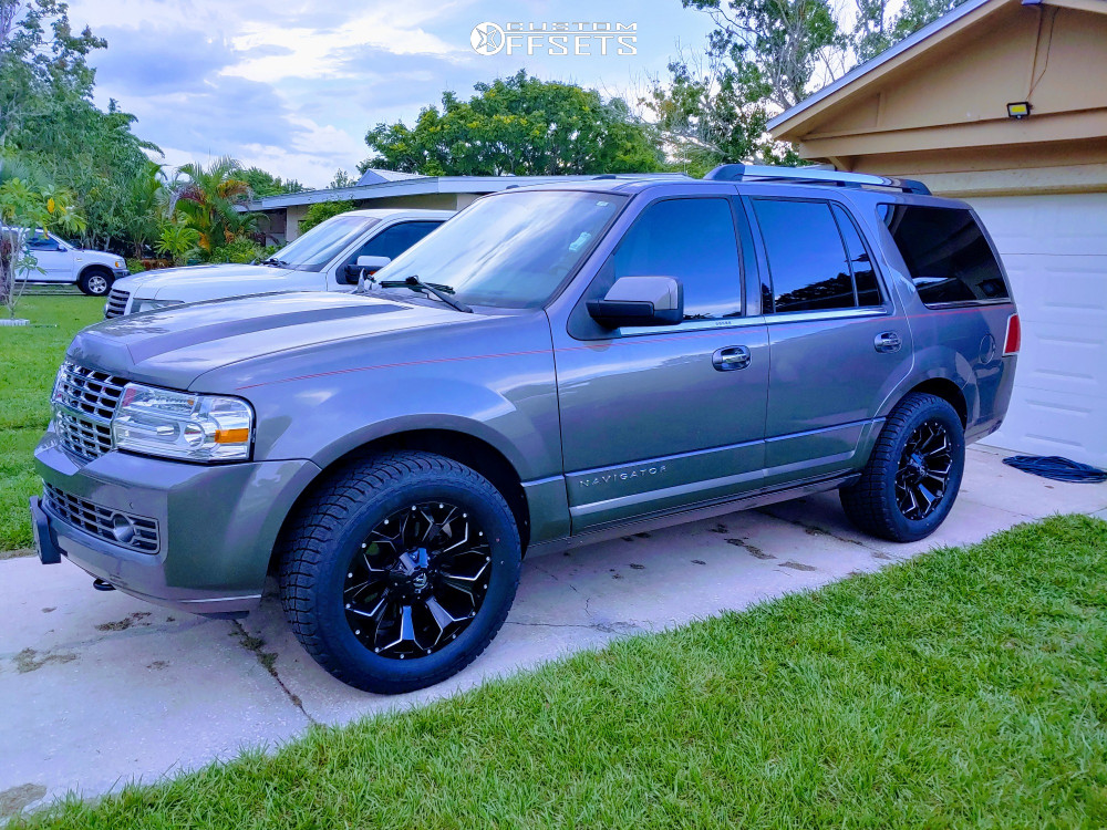 2000 Lincoln Navigator Lifted Truck
